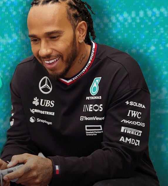 F1-wereldkampioen Lewis Hamilton speelt in nieuwe video games uit zijn ...